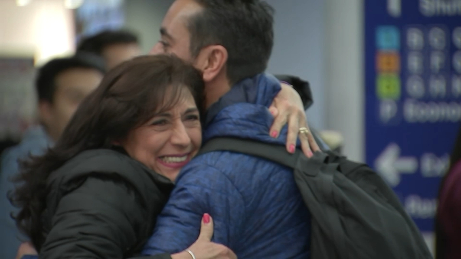 Siblings reunite for Thanksgiving after 22 years apart - ABC7 Chicago
