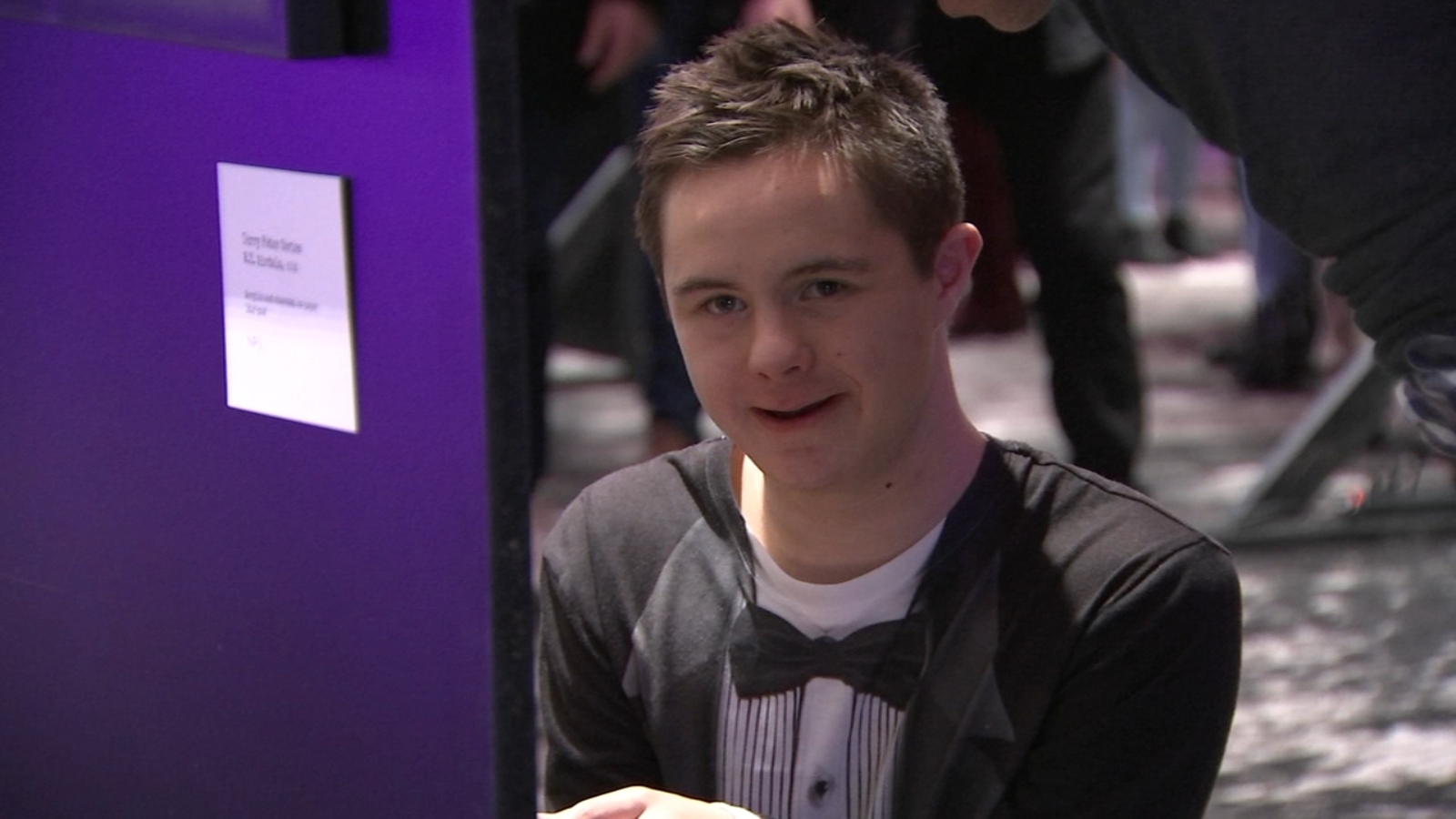 Teen artist living with Down syndrome hosts downtown Chicago art ...