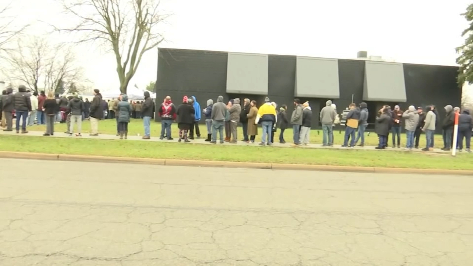 Crowds line streets for first day of legal marijuana sales in Michigan ...