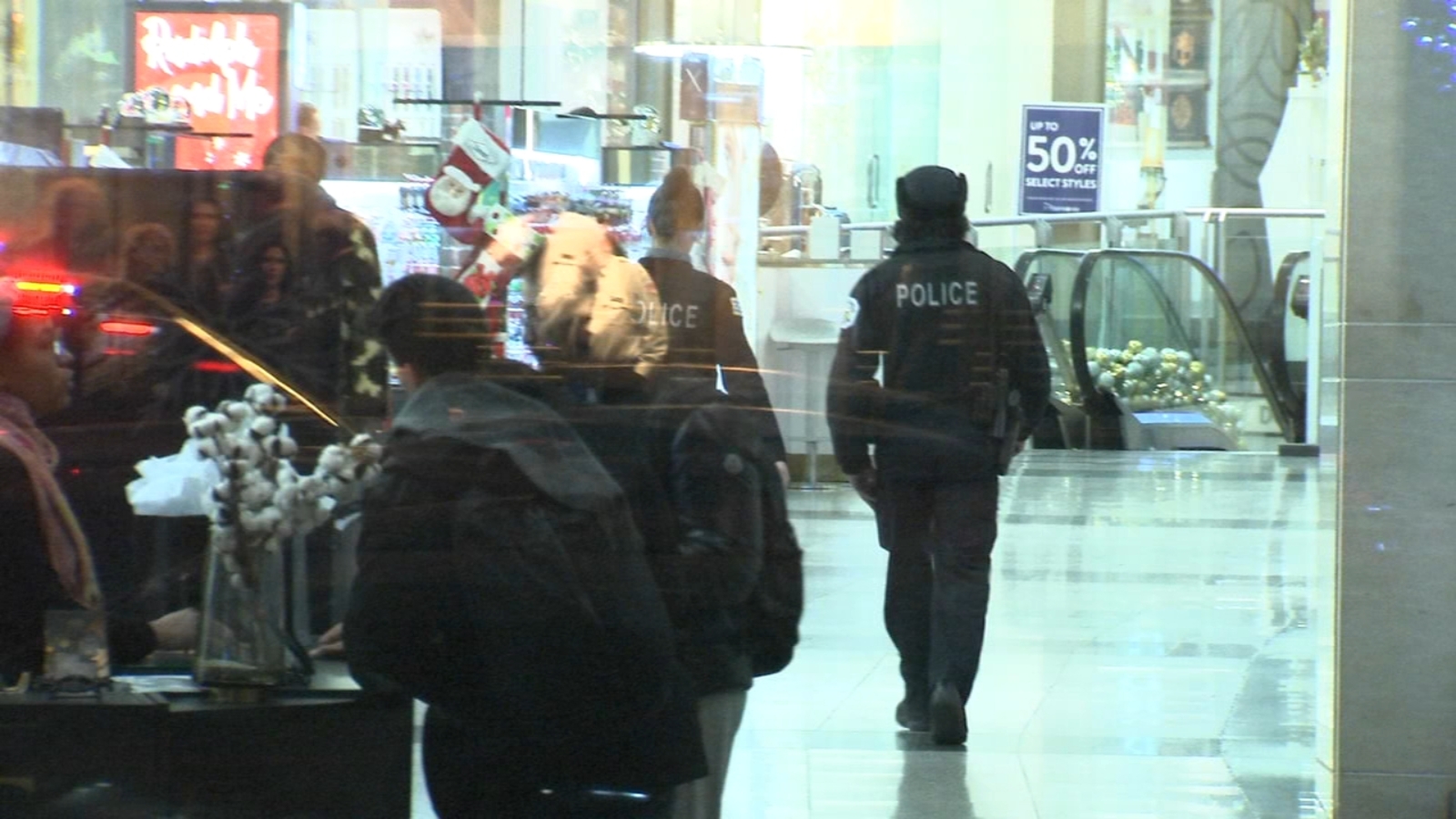Man dressed as CPD officer robs currency exchange in Streeterville ...