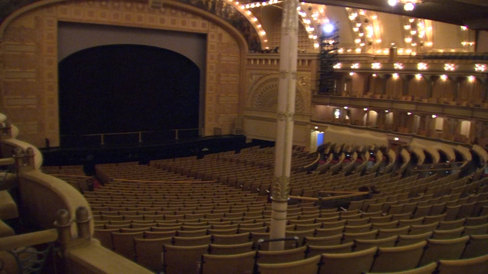 Chicago's Auditorium Theatre holds open house to celebrate 130th ...