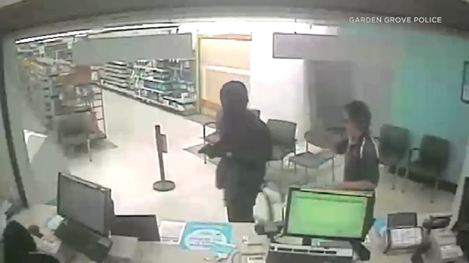 Suspects remain on the run after brazen robbery turns into wild police ...