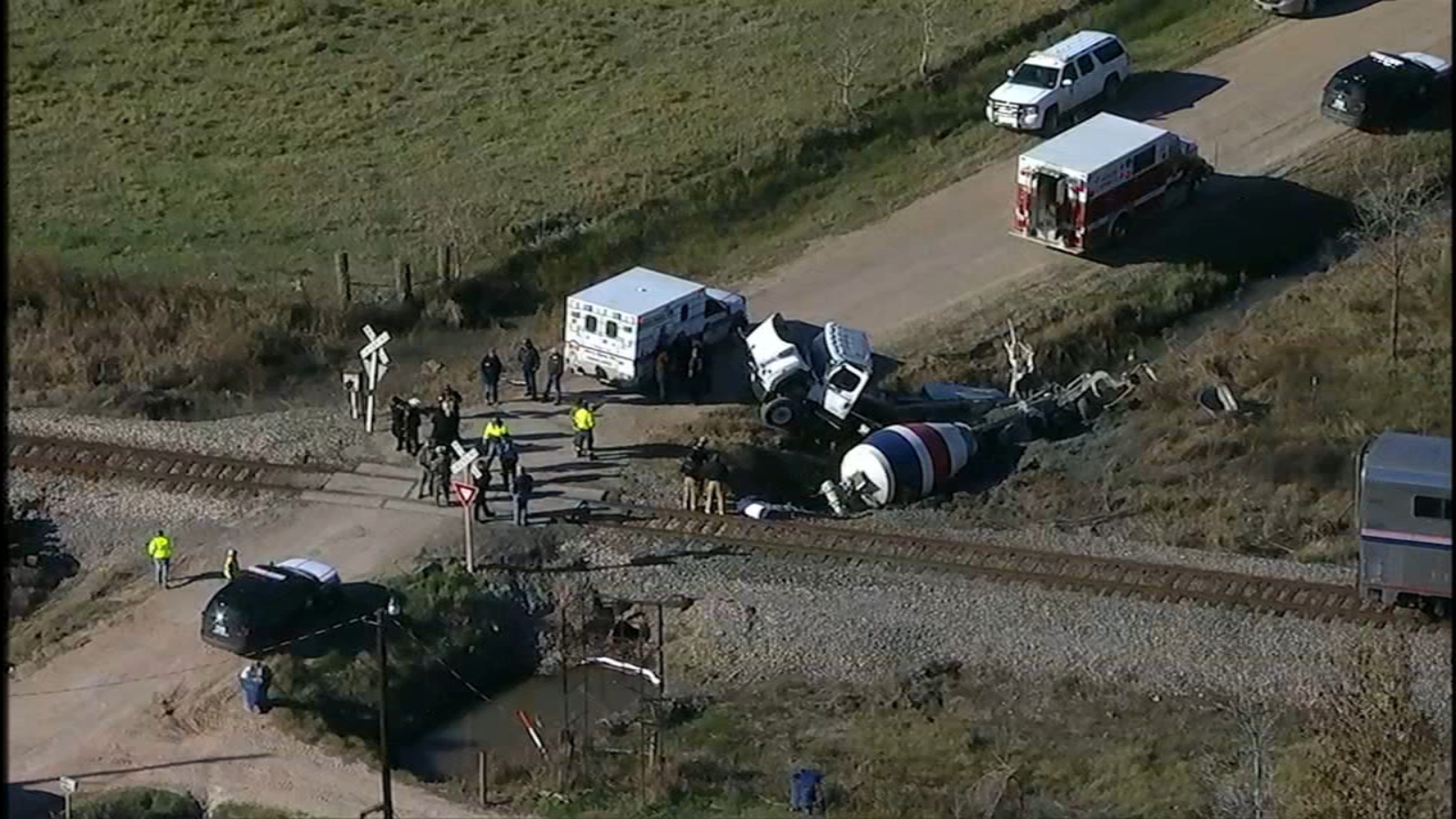 2 injured after Amtrak train carrying 90 people crashes into cement ...