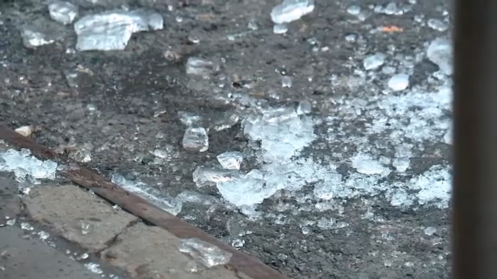 More falling ice prompts street closures in Manhattan - ABC7 New York