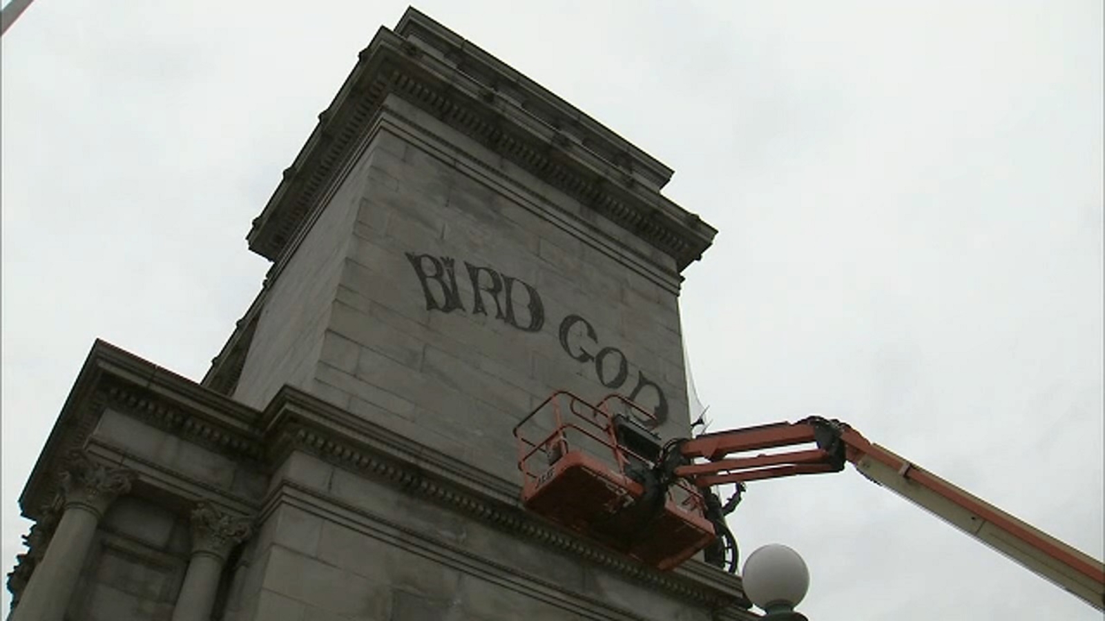 Brooklyn monument defaced just hours before Sunday's menorah lighting ...