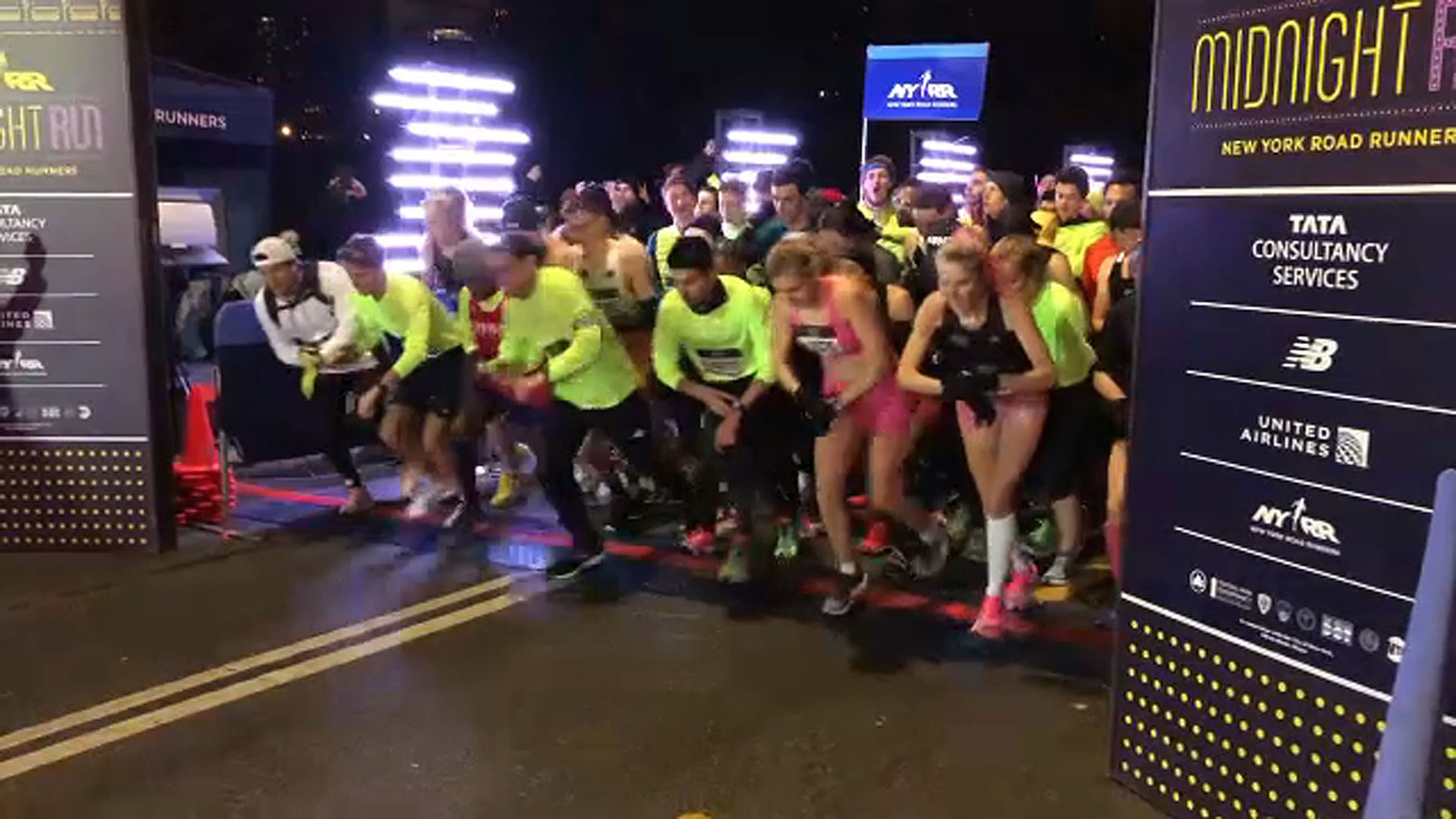 Festive joggers participate in New York Road Runners Midnight Run ...