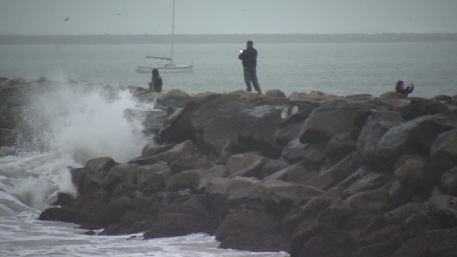 Watch out! High Surf Advisory warns of dangerous waves, powerful rip ...