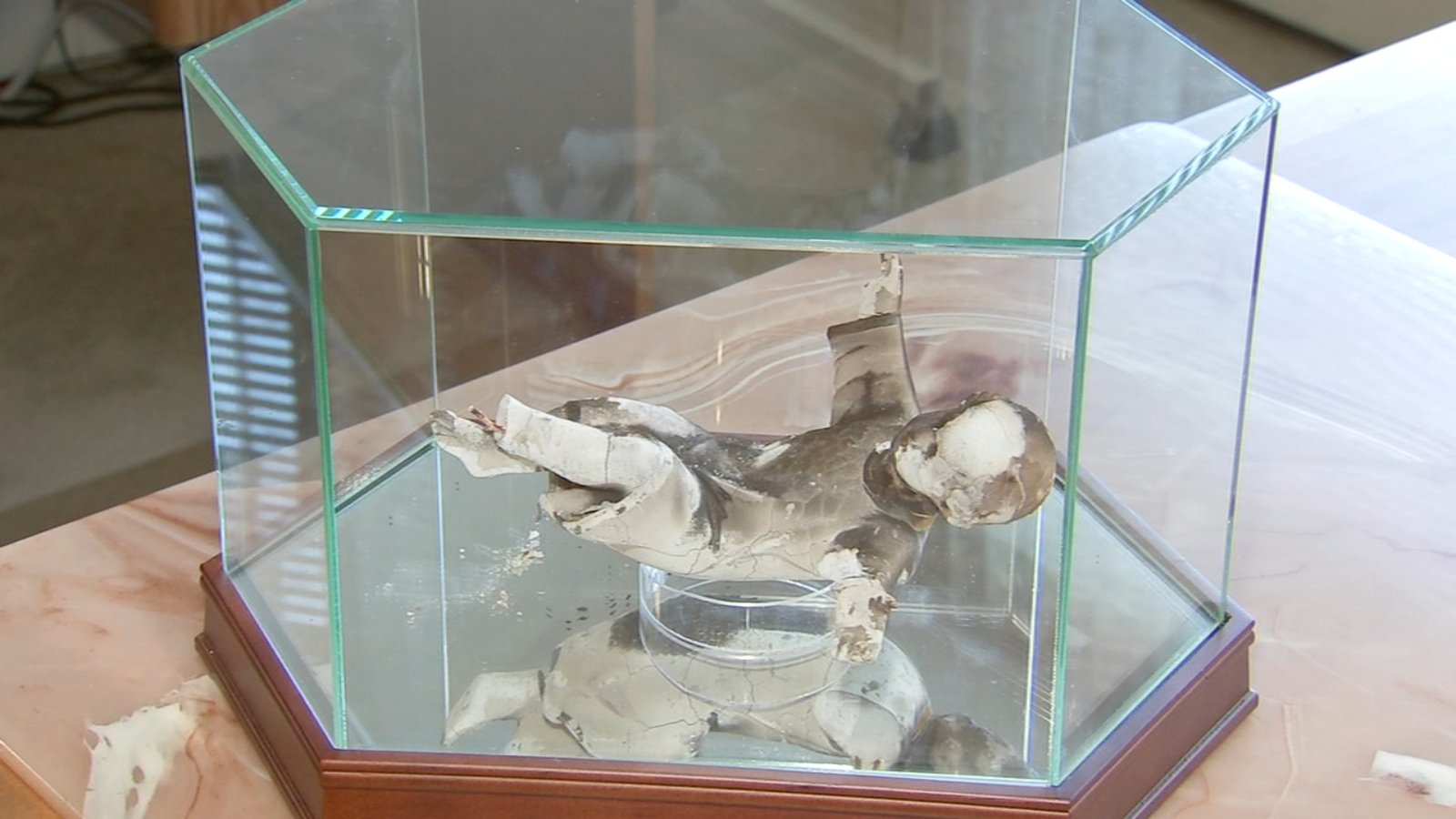 Carol Stream church keeps faith after Nativity fire puts itself out ...