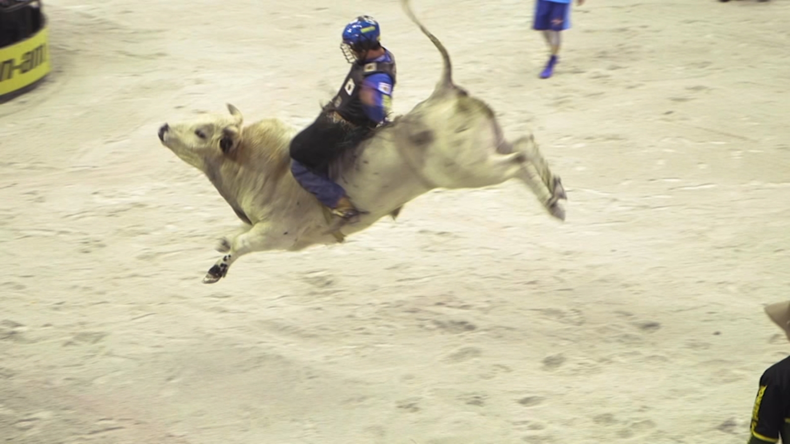World's best bull riders compete in Chicago Invitational for second ...