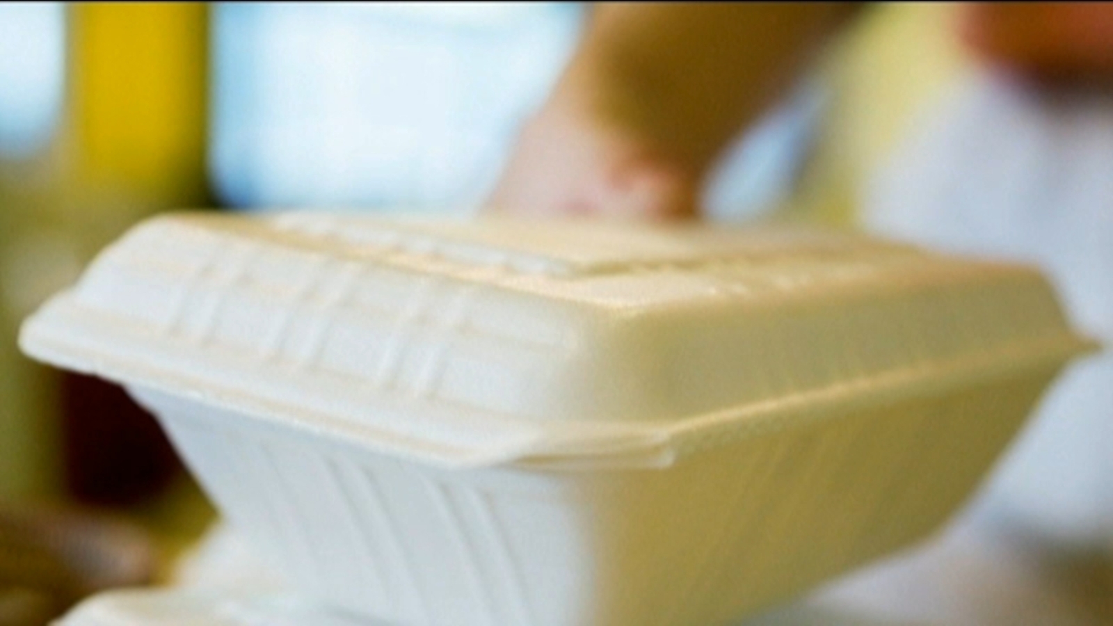 Chicago City Council aims to ban Styrofoam containers, plastic utensils ...
