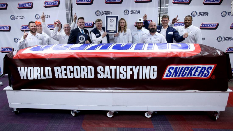 Hungry? Grab a 4,278-pound Snickers bar, the world's largest - ABC7 Los ...