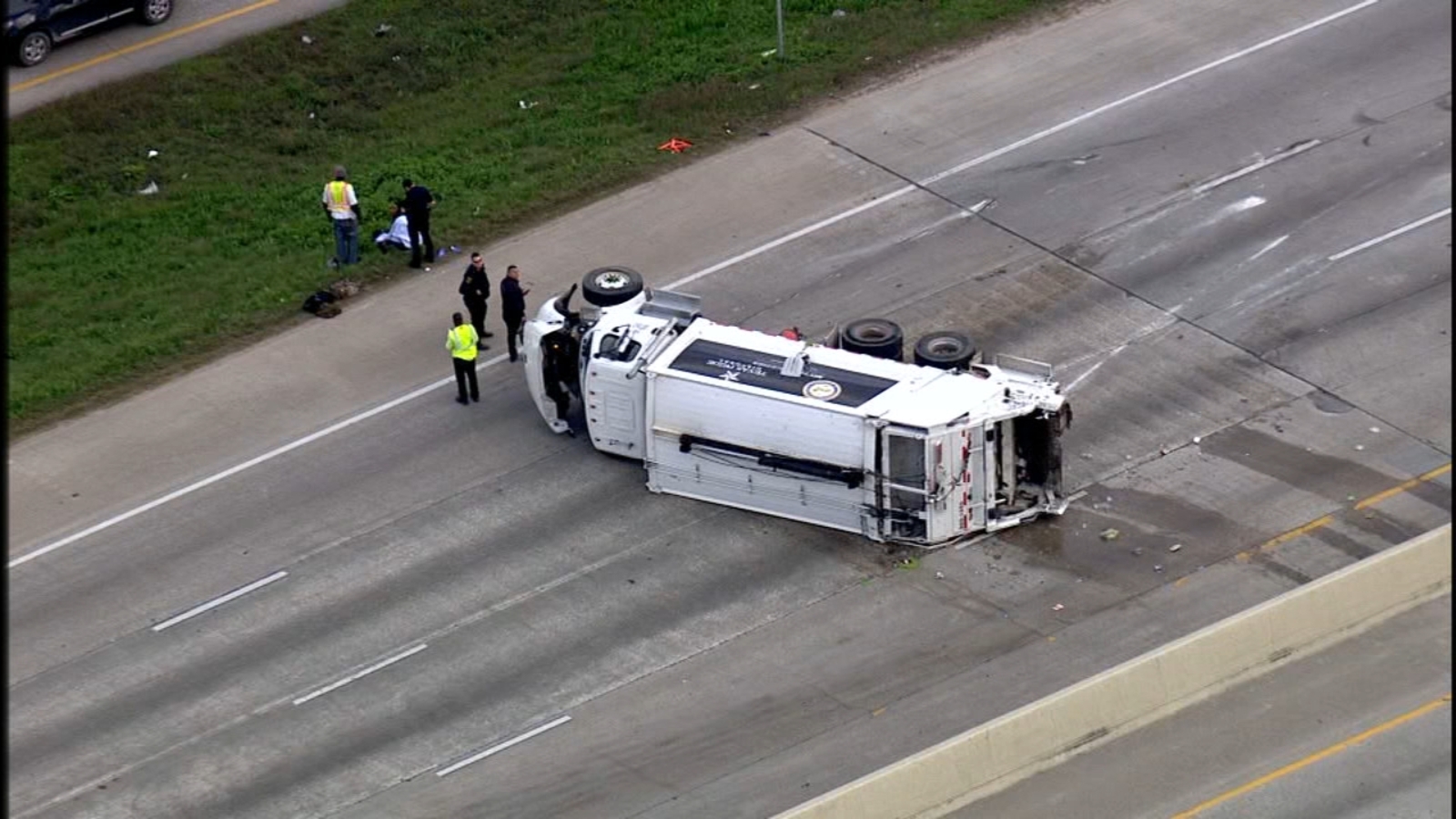 HOUSTON TRAFFIC: Flipped truck cleared after blocking East Loop - ABC13 ...