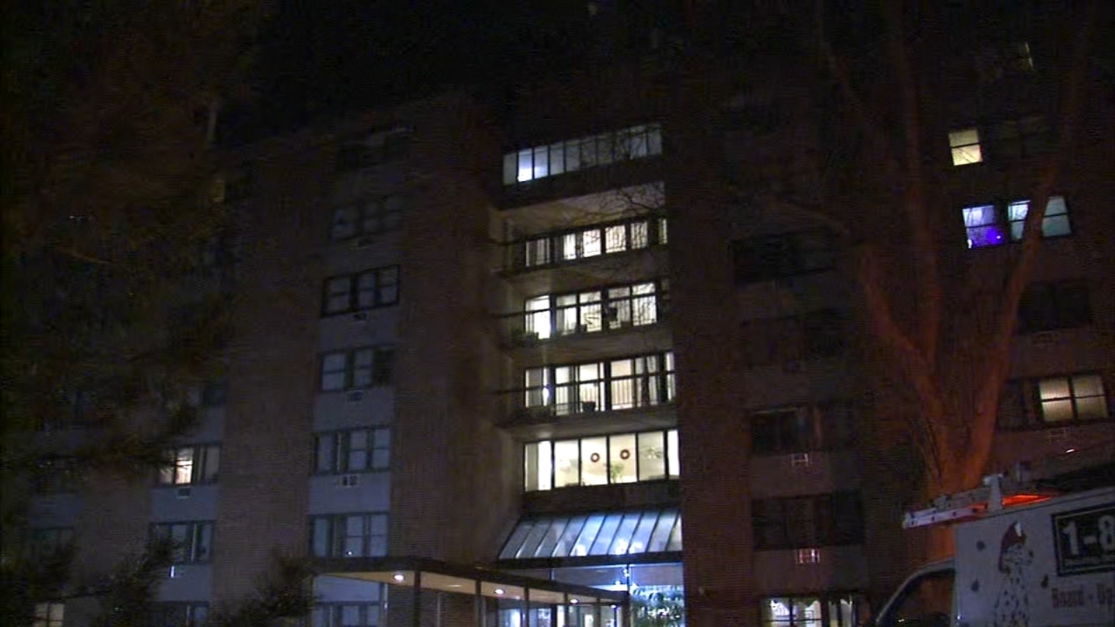 Aurora fire: 1 dead after extra-alarm blaze at Constitution House ...