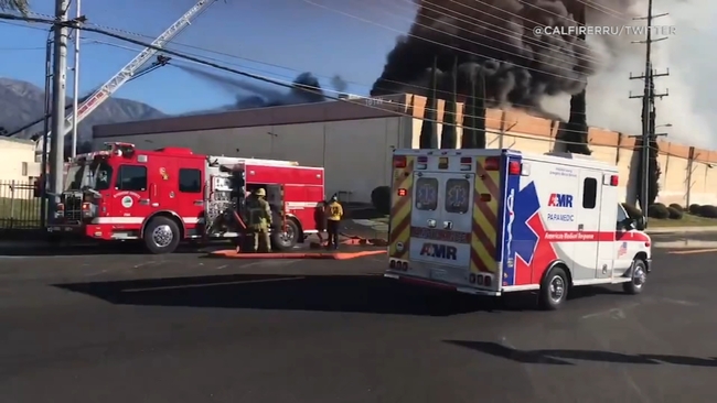 Fire erupts at 15,000-square-foot commercial building in Banning - ABC7 ...