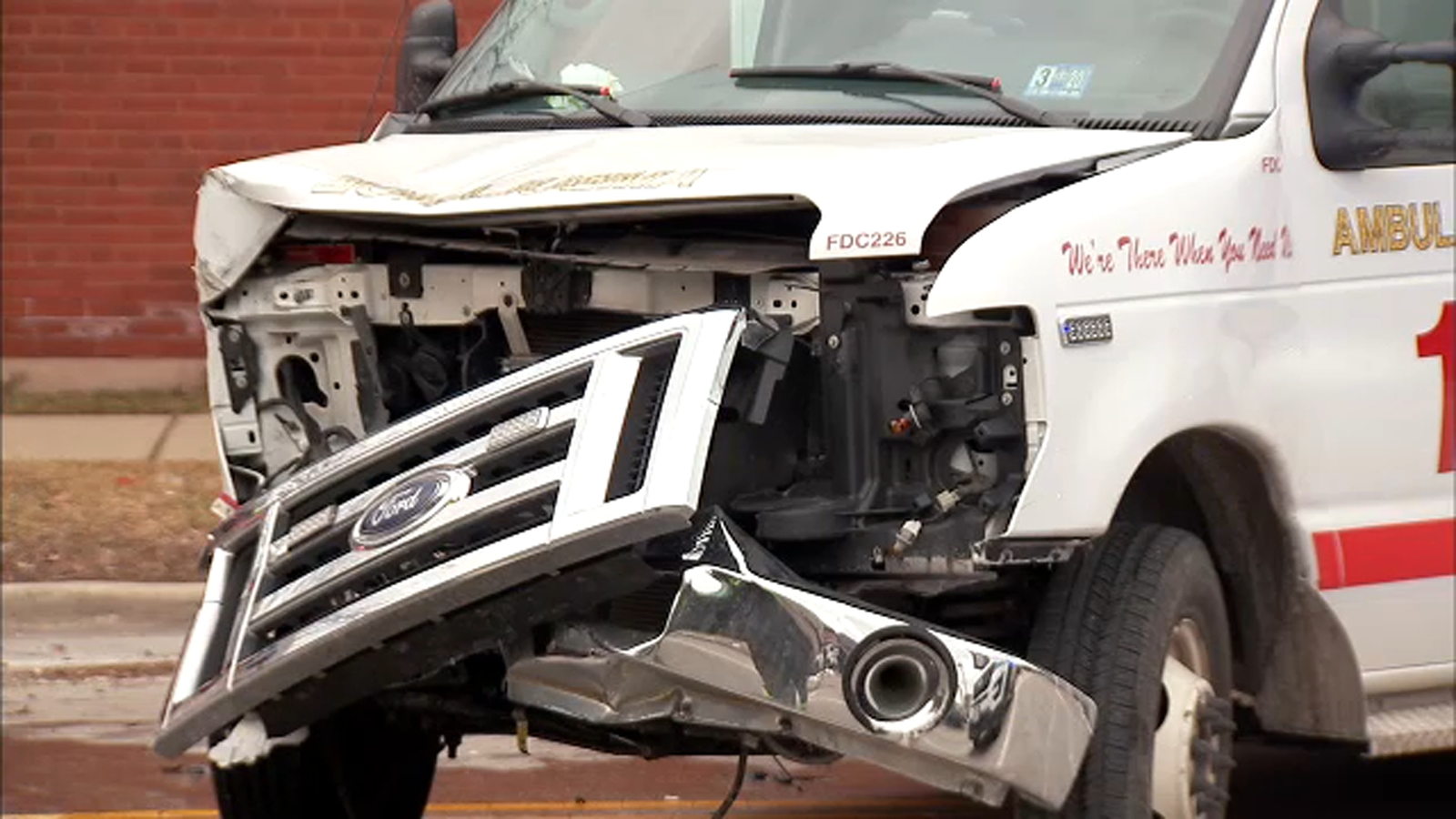 SUV crashes into ambulance in Edgewater off N Clark Street, Chicago ...
