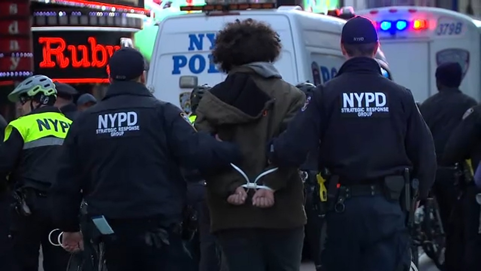Police arrest dozens of anti-ICE protesters in Midtown - ABC7 New York