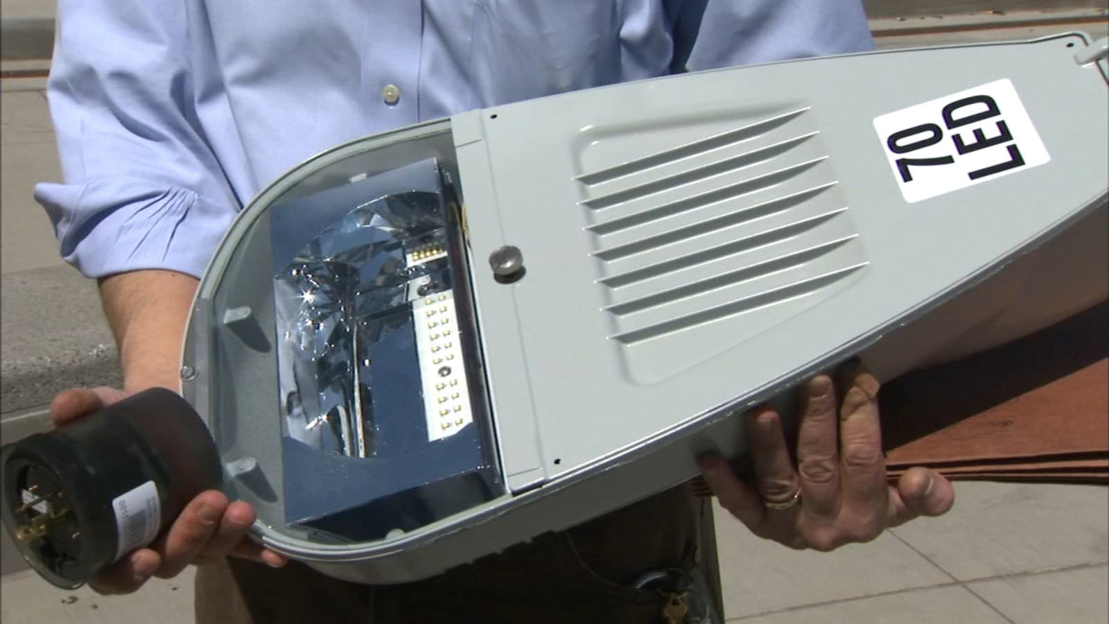 Chicago reaches milestone for installation of LED streetlights - ABC7 ...