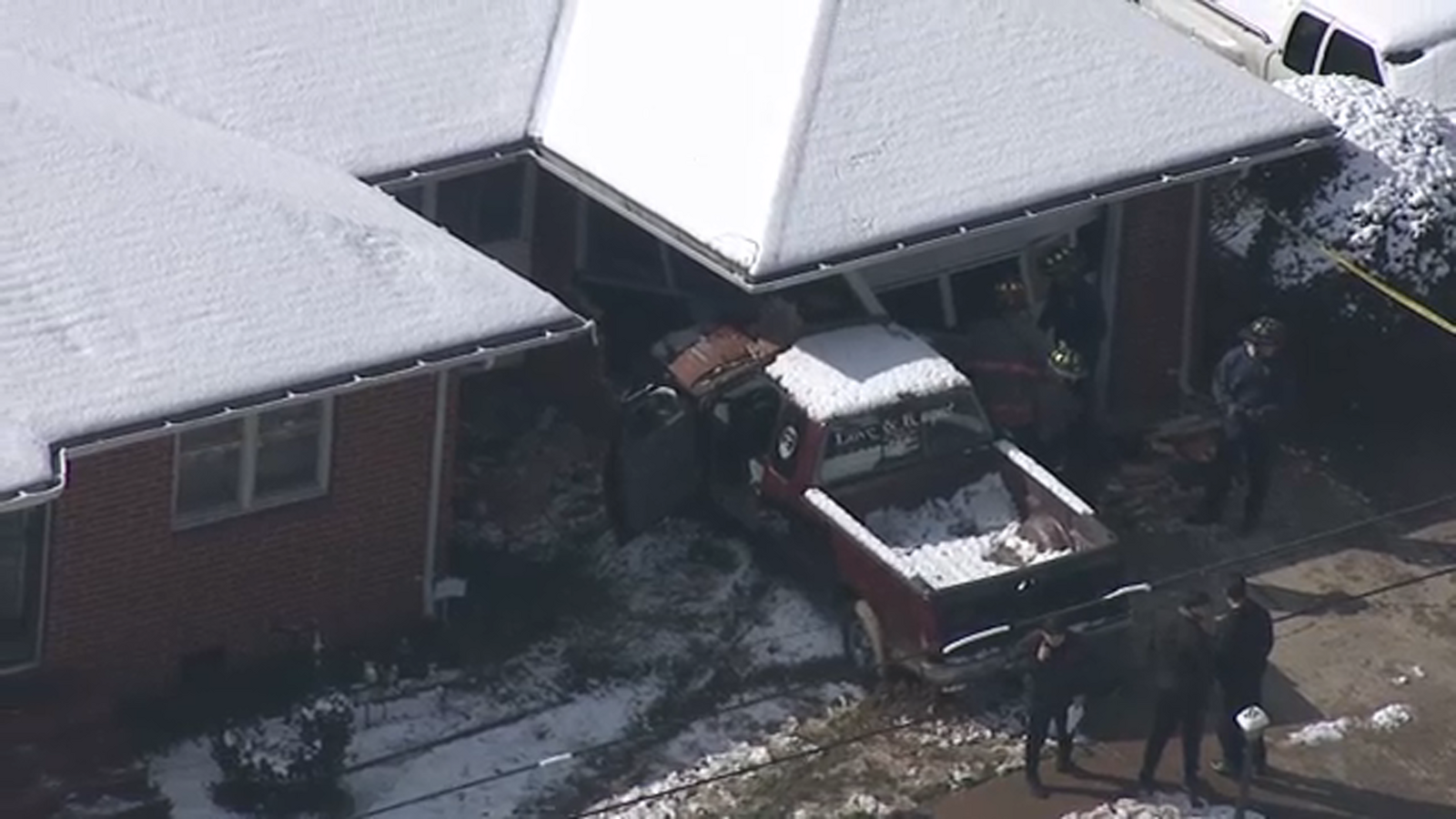 Truck crashes into Durham house; driver taken to hospital - ABC11 ...