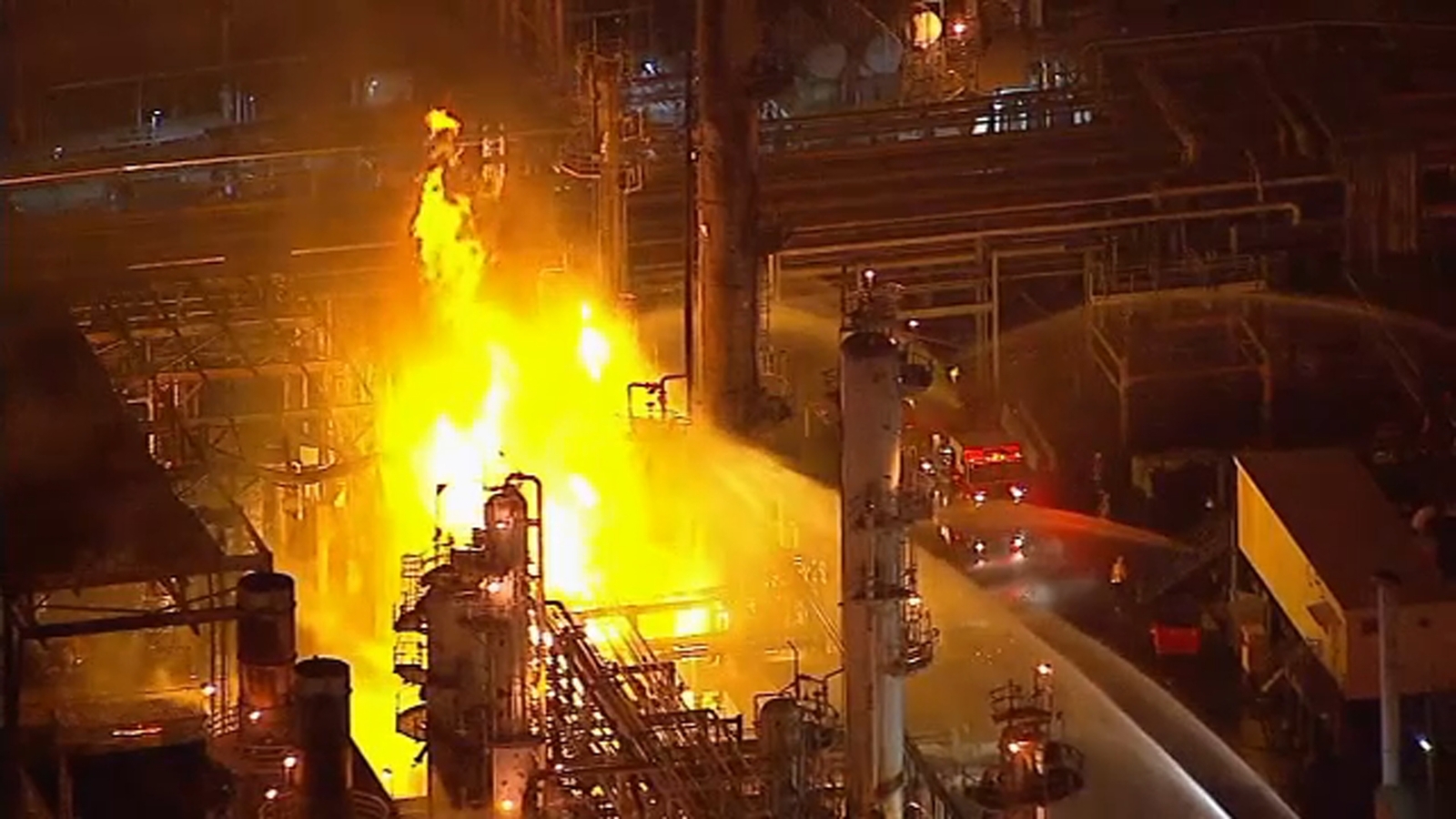 Massive fire breaks out at Marathon refinery in Carson - ABC7 New York