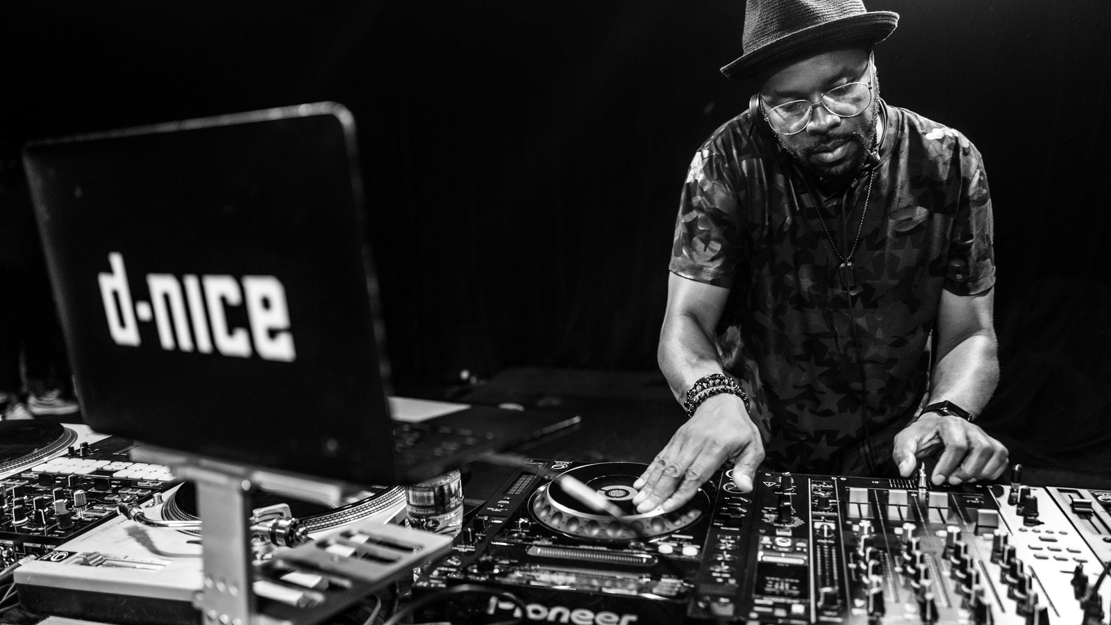 DJ D-Nice throws 9-hour 'Home School' social distancing dance party on ...