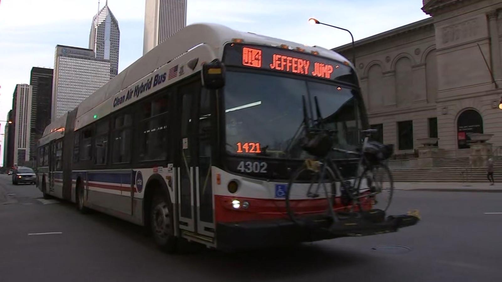 Cta Bus Attack Man Punches Nurse After Accusing Her Of Trying To