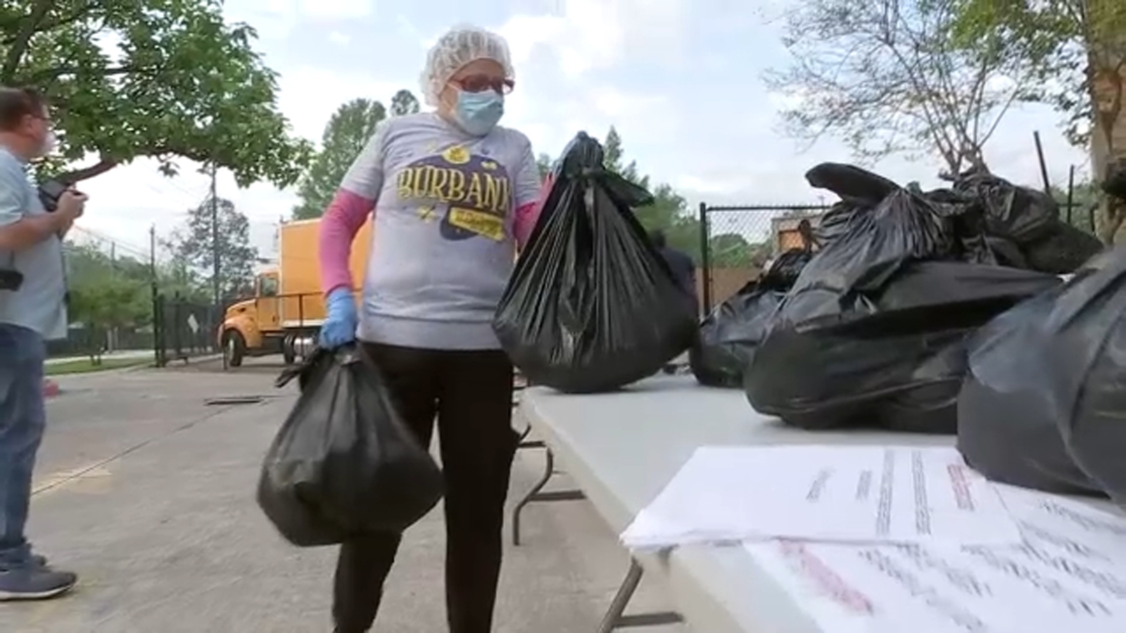 HISD to distribute food for up to 3,000 families at NRG Stadium this ...