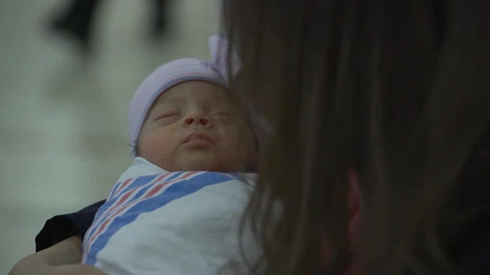 Coronavirus NYC: Mom meets baby weeks after giving birth via emergency ...