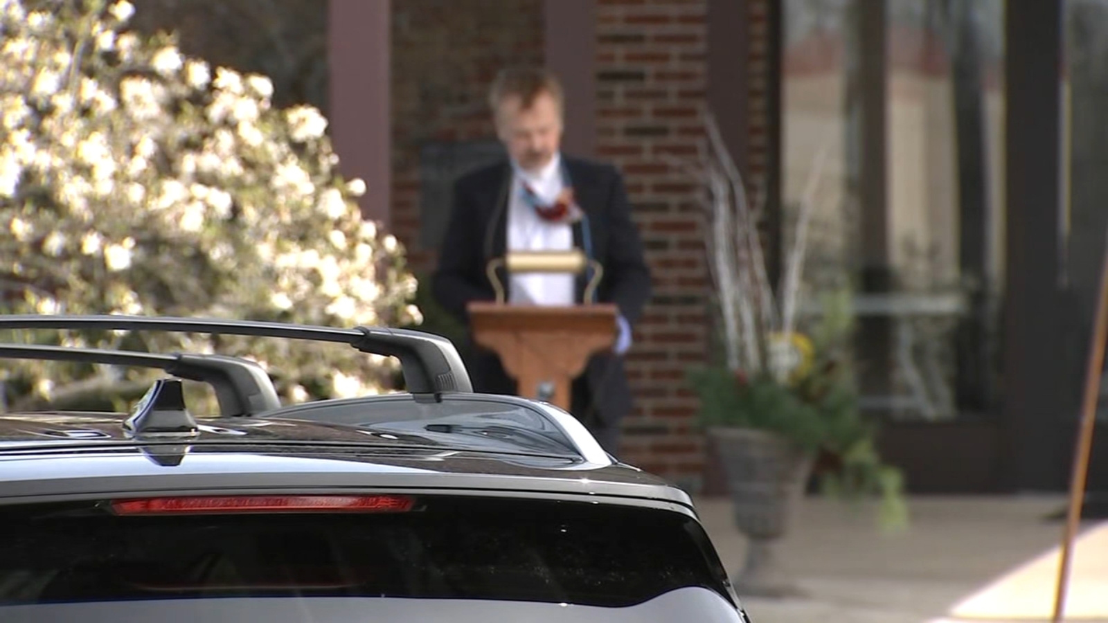 Coronavirus Illinois: From drive-ins to praying in streets, church ...