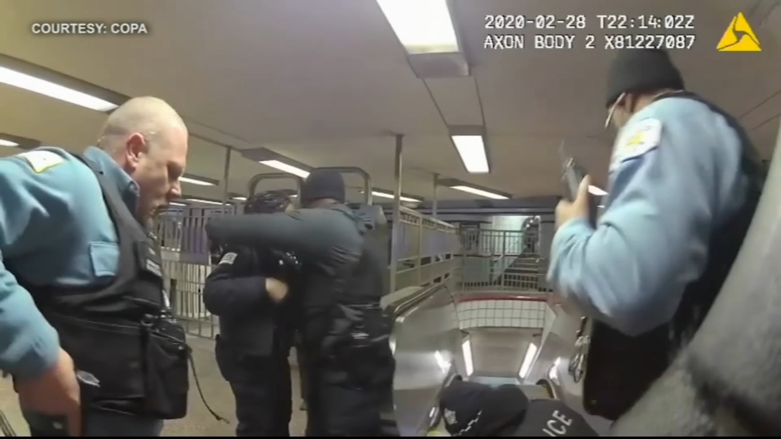 CTA Red Line shooting: Videos of Chicago police shooting of Ariel Roman ...