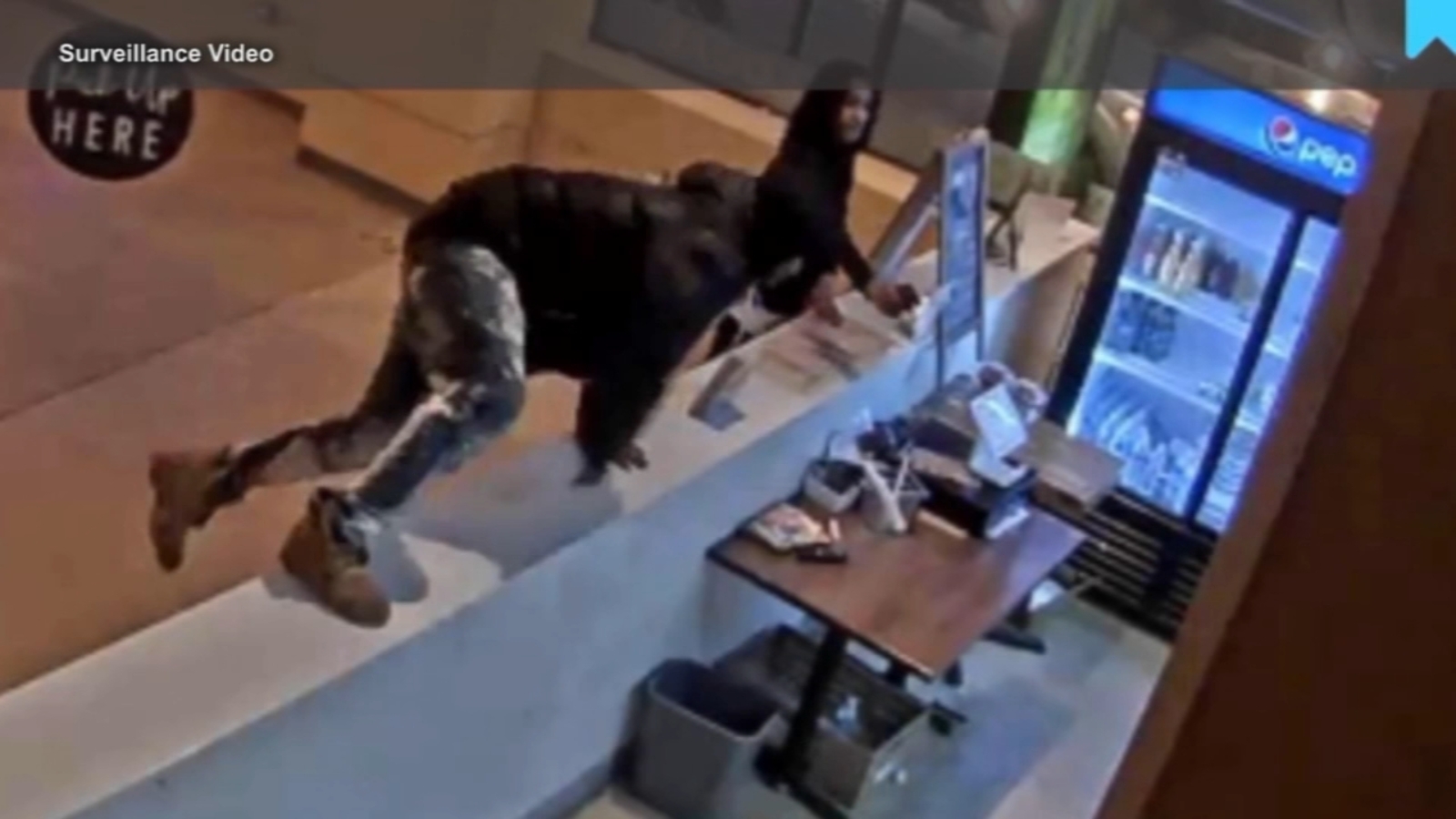 Litehouse Whole Food Grill armed robbery: 2 men rob Chicago restaurant ...
