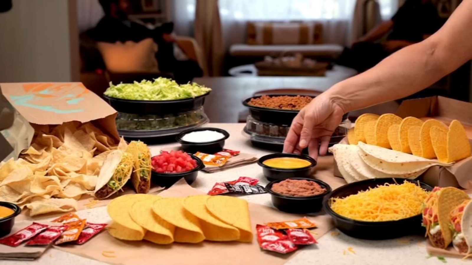 Taco Bell now selling $25 taco bar kit for your next party - ABC11 ...