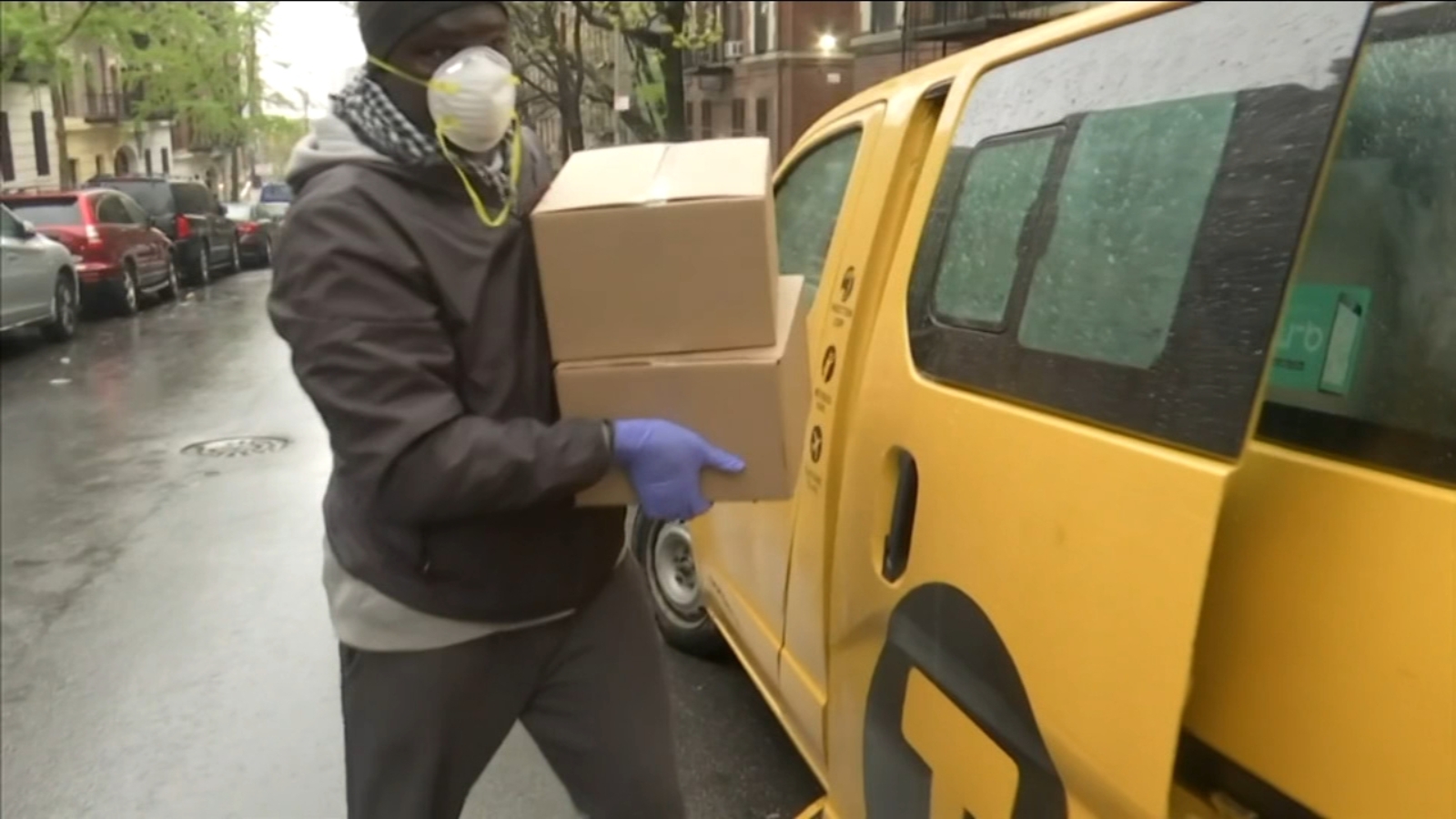 Coronavirus NYC: Taxi drivers hired to deliver food to people in need ...