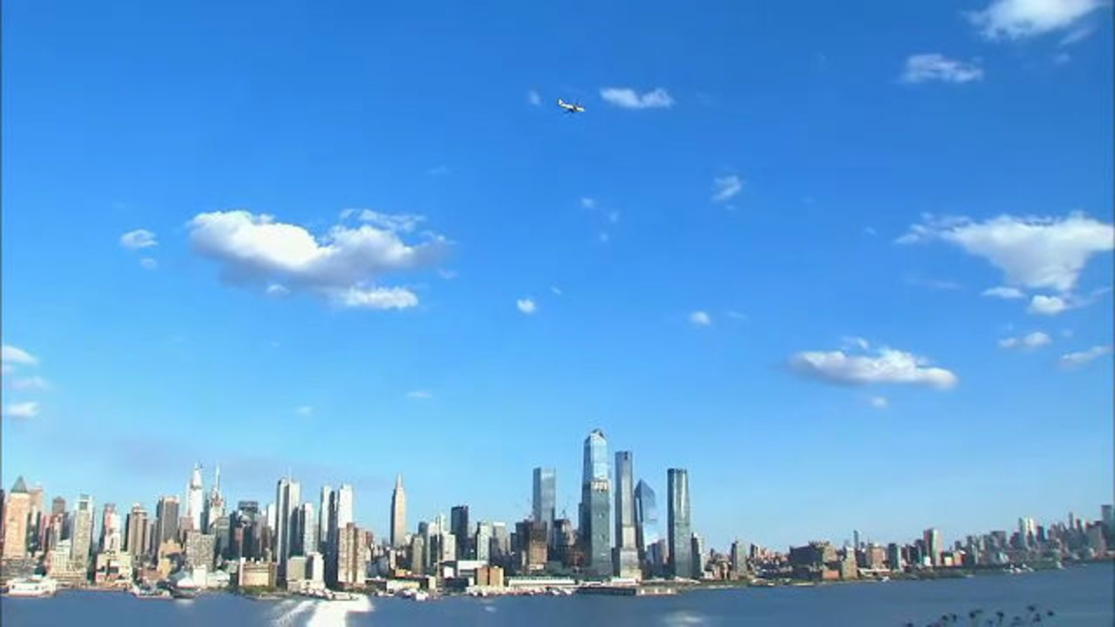 Coronavirus New York City: JetBlue salutes health care workers with NYC ...