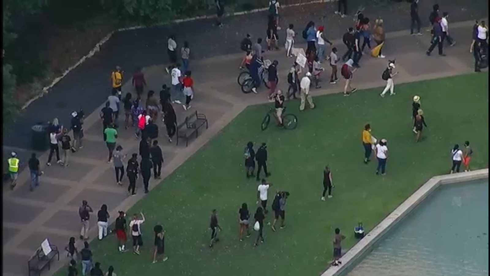 Protests for George Floyd's death continue for a second day in Houston ...