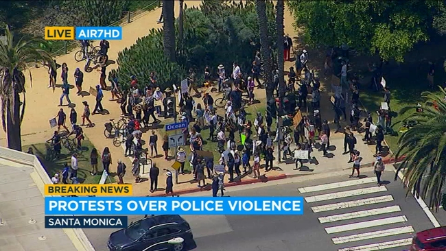 Long Beach protest: Trapped looters bust through store window in front ...