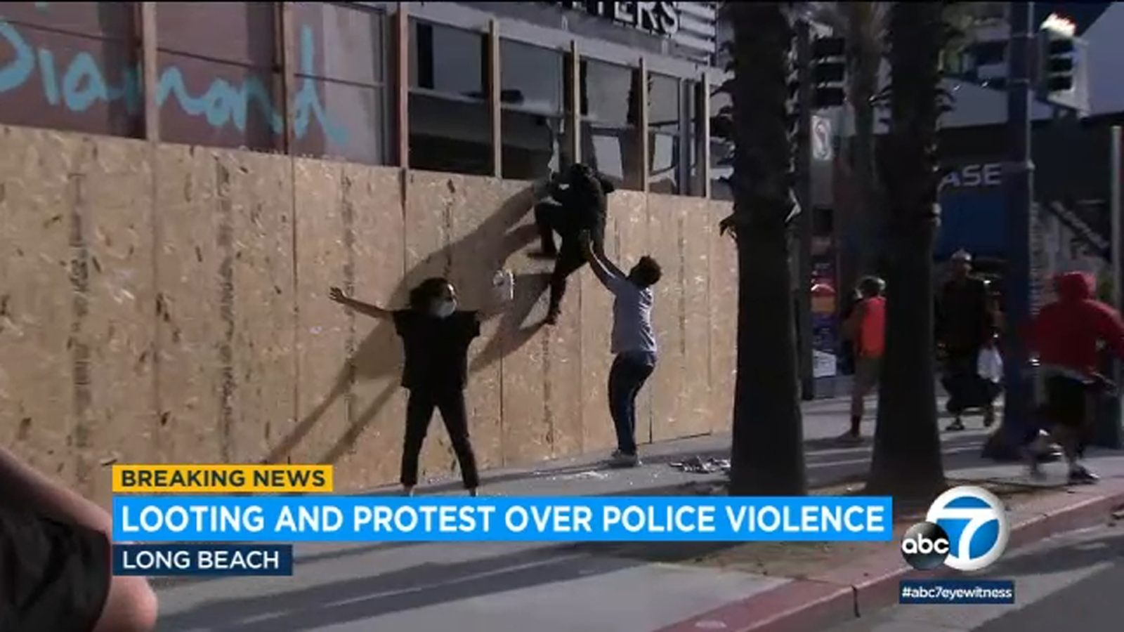 Long Beach protest: Trapped looters bust through store window in front ...