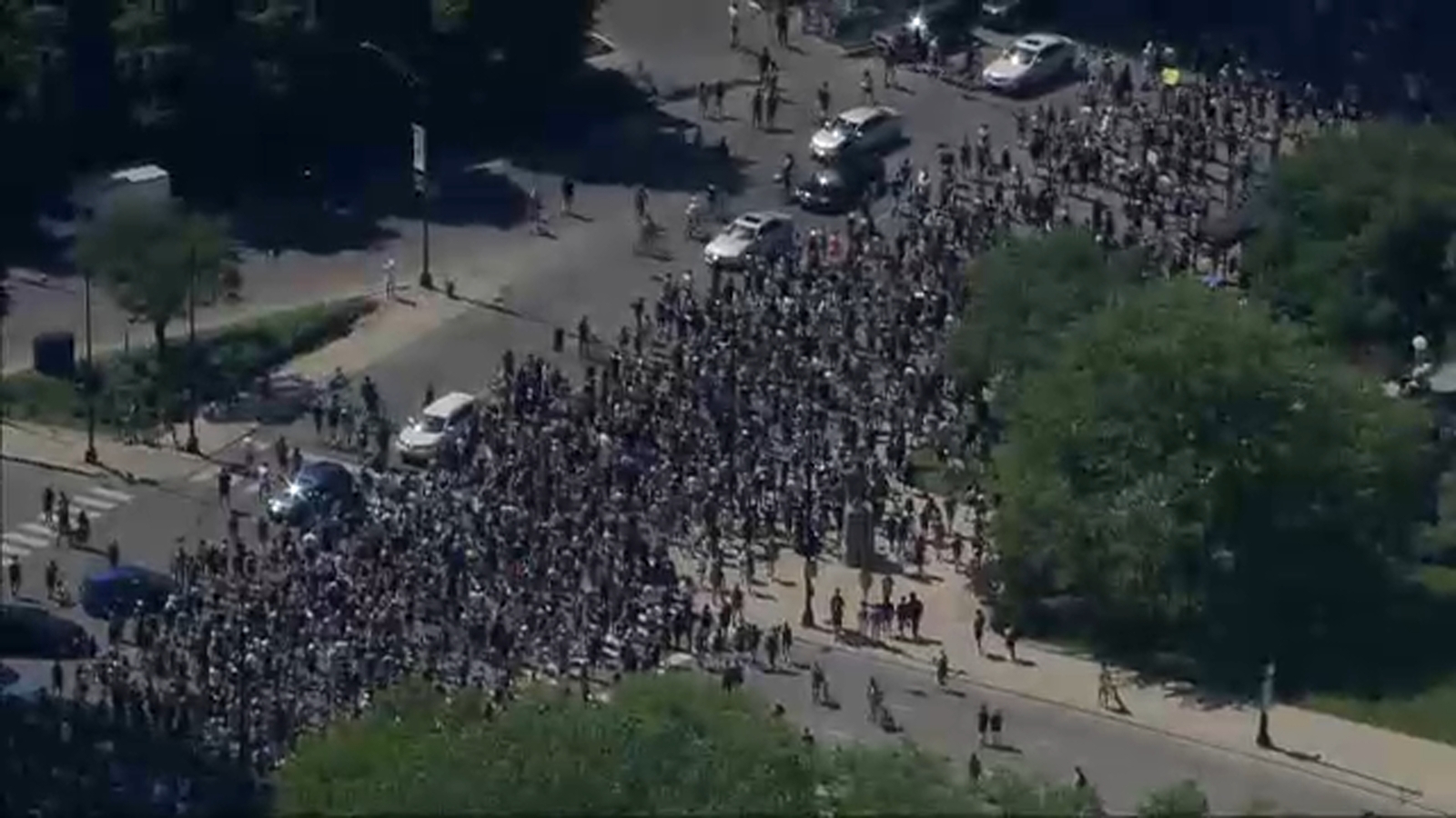 Chicago protests: North Side protest marches in Wrigleyville, Old Town ...