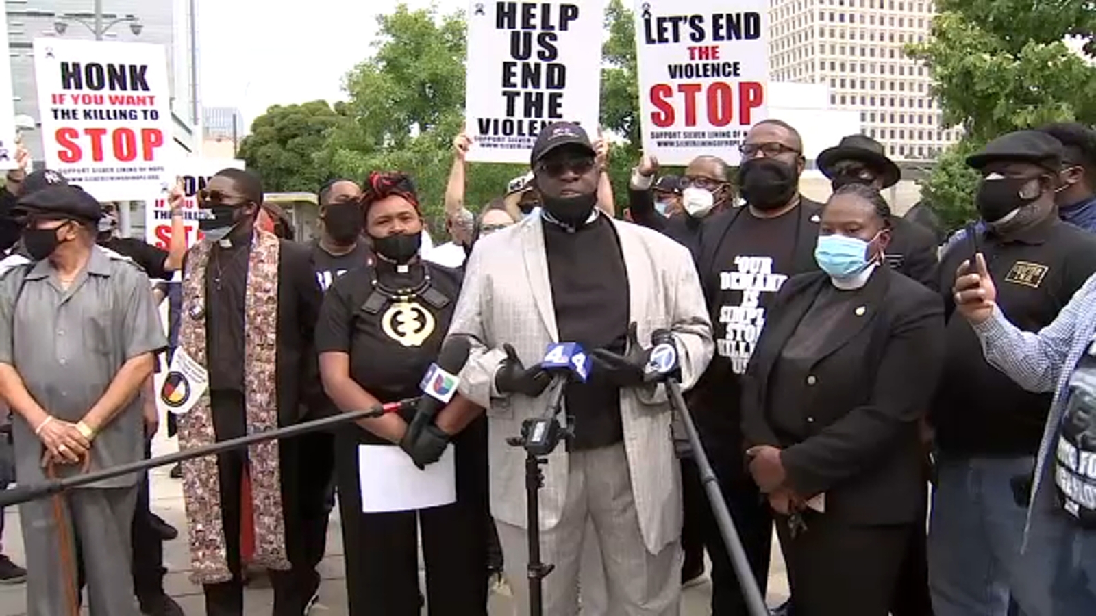 Church leaders in downtown LA urge protesters to remain peaceful - ABC7 ...