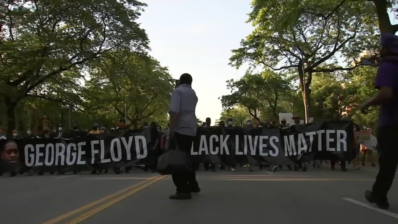 Chicago George Floyd protest: Thousands join Bronzeville march led by ...