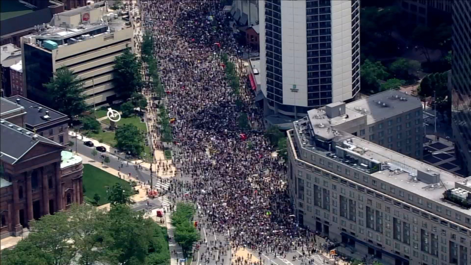 'No justice, no peace:' Thousands gathered at Philadelphia Museum of ...