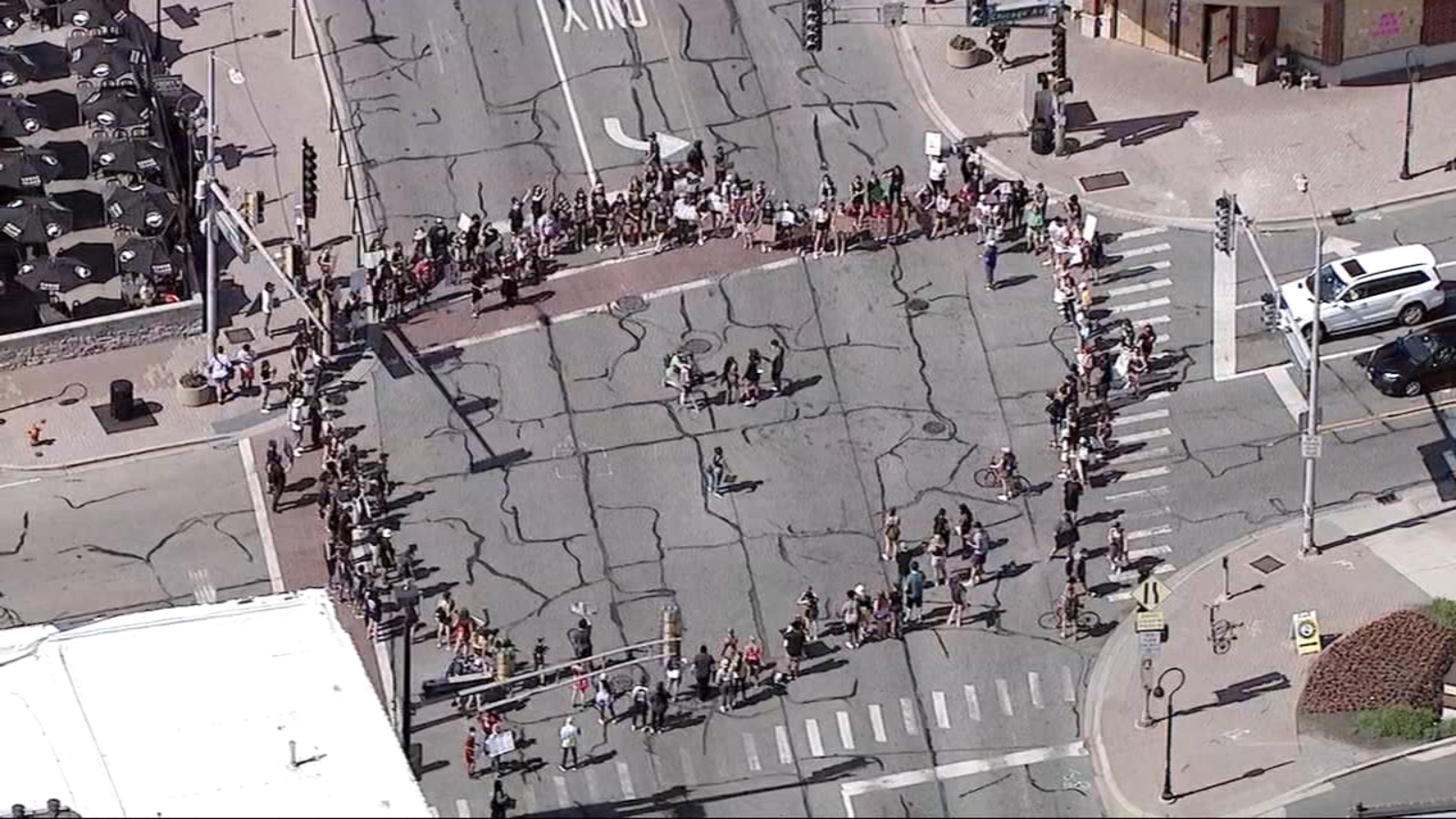 Naperville protest: Marchers block traffic, pauses to kneel for George ...