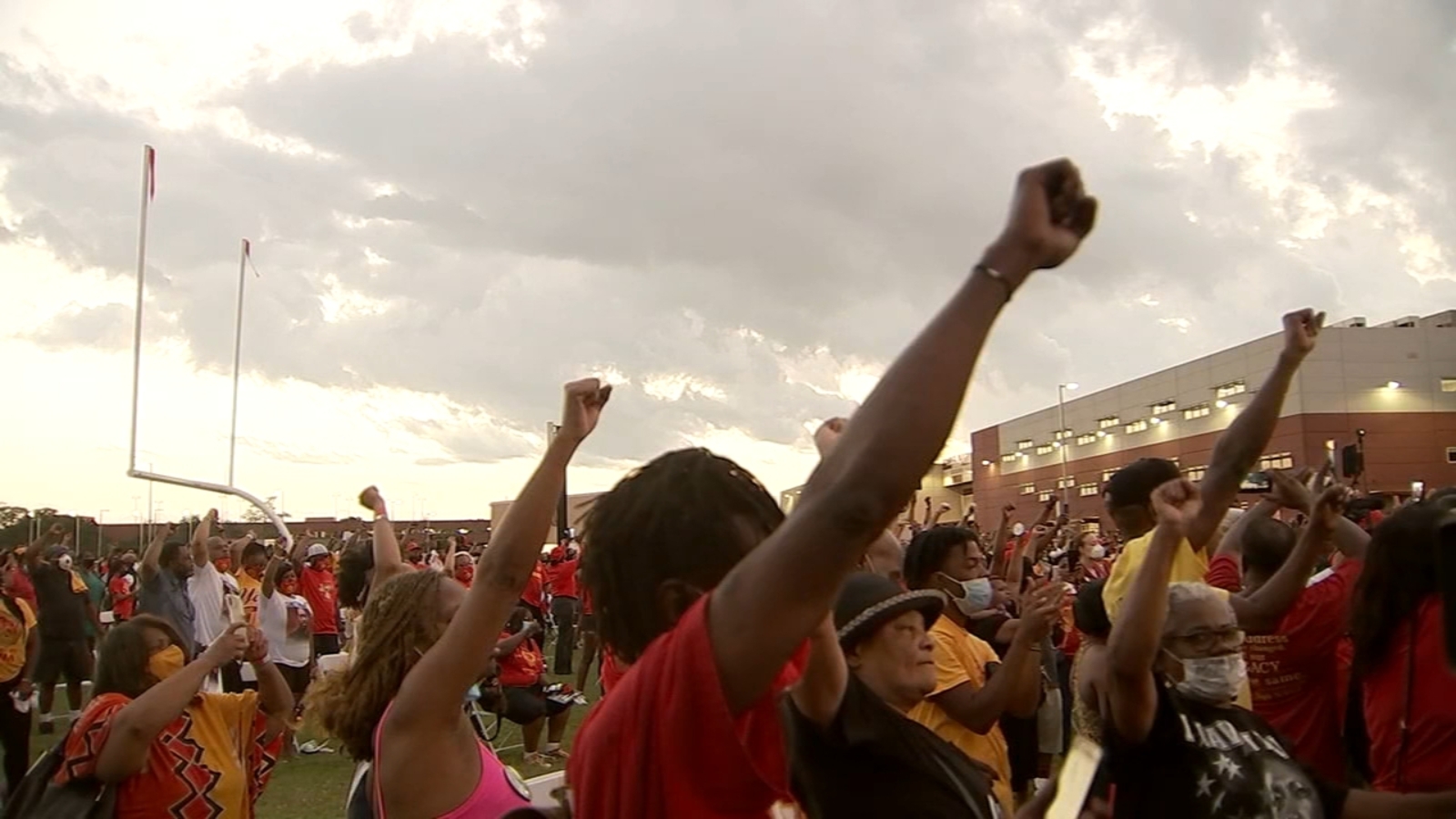 Dozens of Yates High School graduates attend George Floyd vigil - ABC13 ...