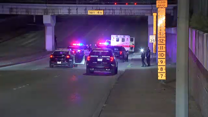 Stolen Ambulance Involved In Chase On North Loop Abc13 Houston