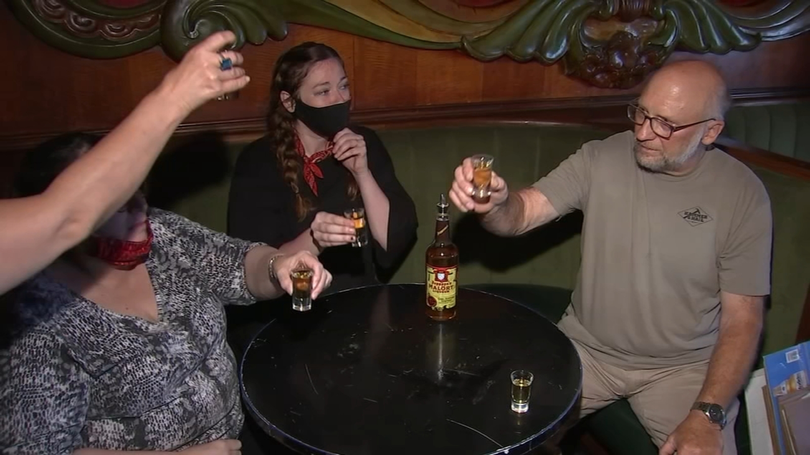 Reopening Illinois: In Phase 4 restaurants, bars prepare for indoor ...