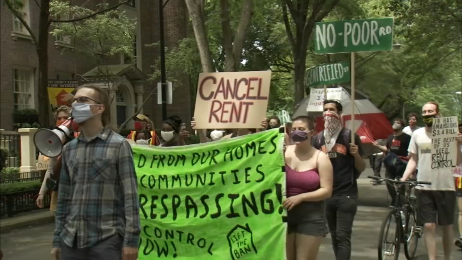 Chicago rent: Protest outside Governor JB Pritzker's Lincoln Park home ...