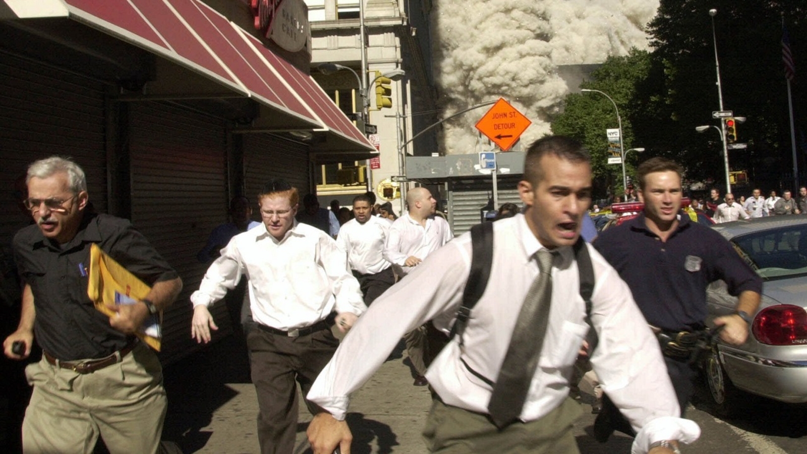 Man in famous 9/11 photo dies from COVID-19 in Florida - ABC7 New York