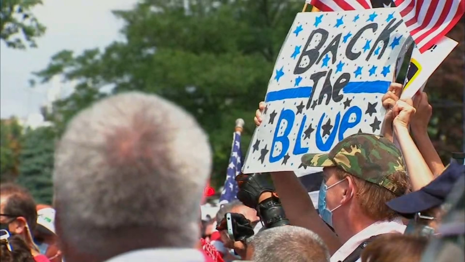 'Back the Blue' protesters met with Black Lives Matter counter ...