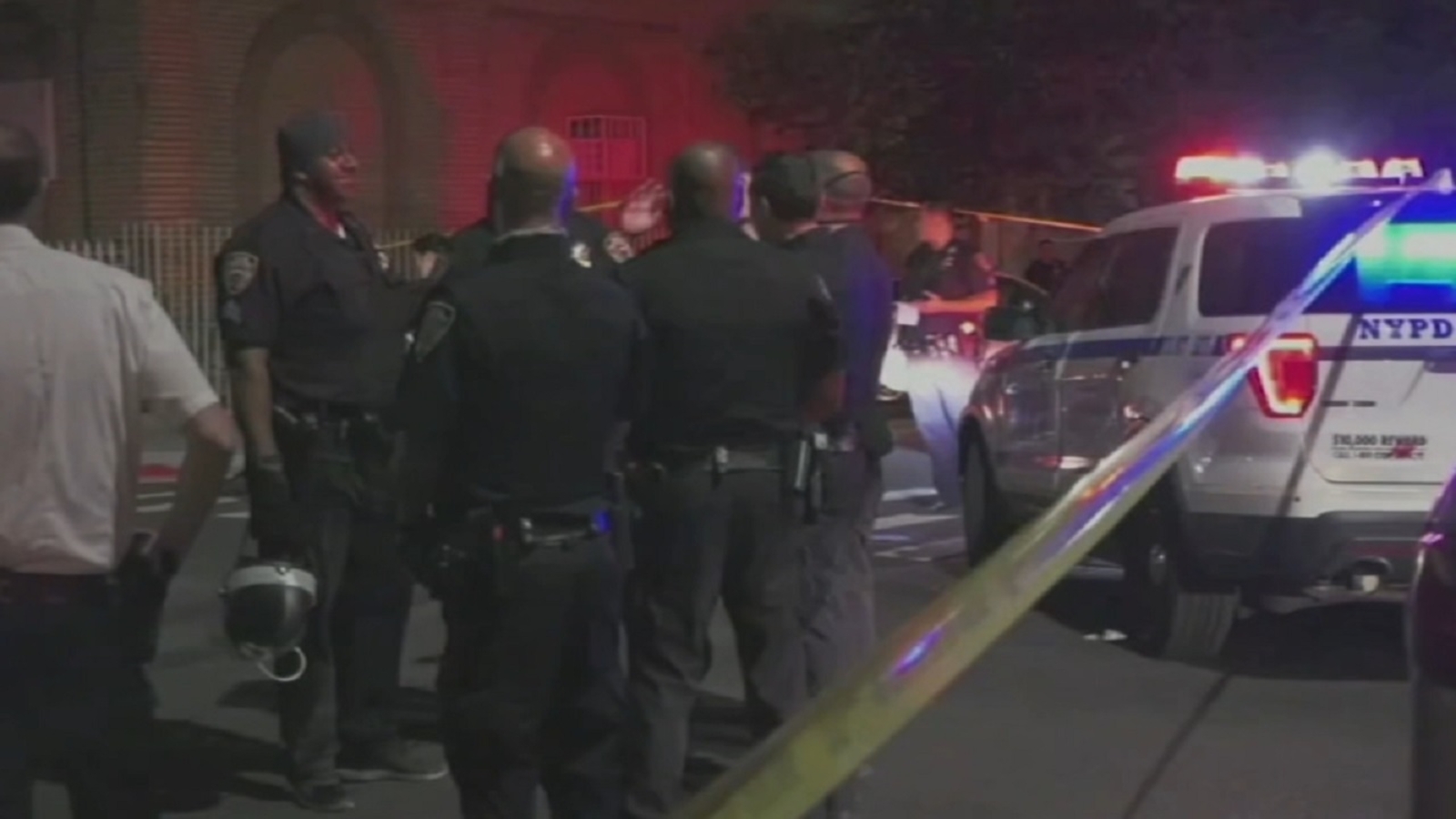 Video shows man attacking NYPD officer trying to break up fight in the ...