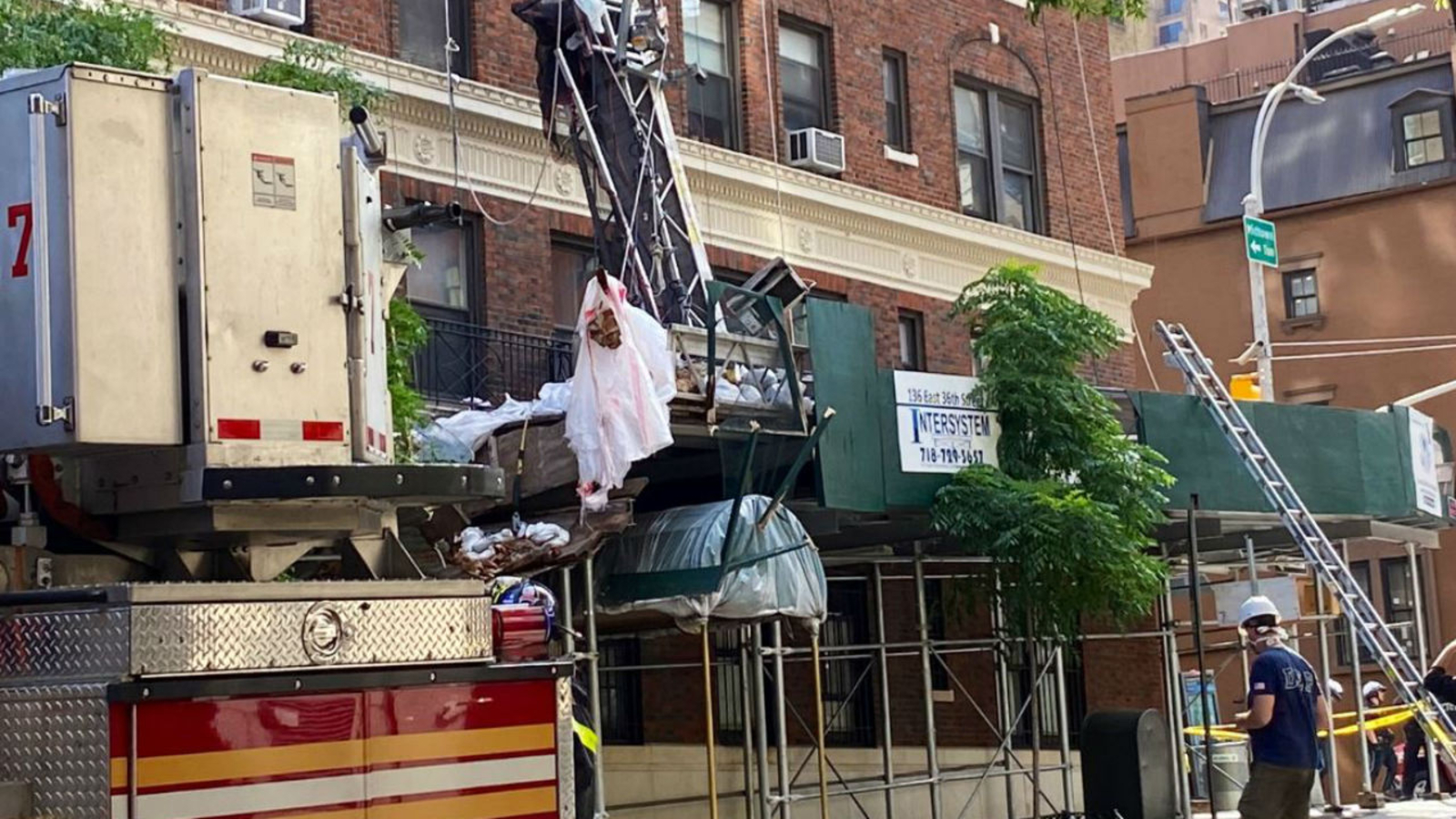 1 dead, 3 injured in Murray Hill, Manhattan scaffolding collapse - ABC7 ...