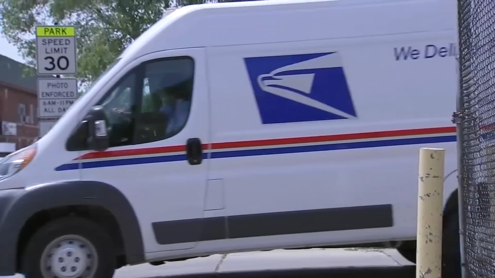 Missing Mail: USPS struggles to keep up Chicago postal services, staff ...